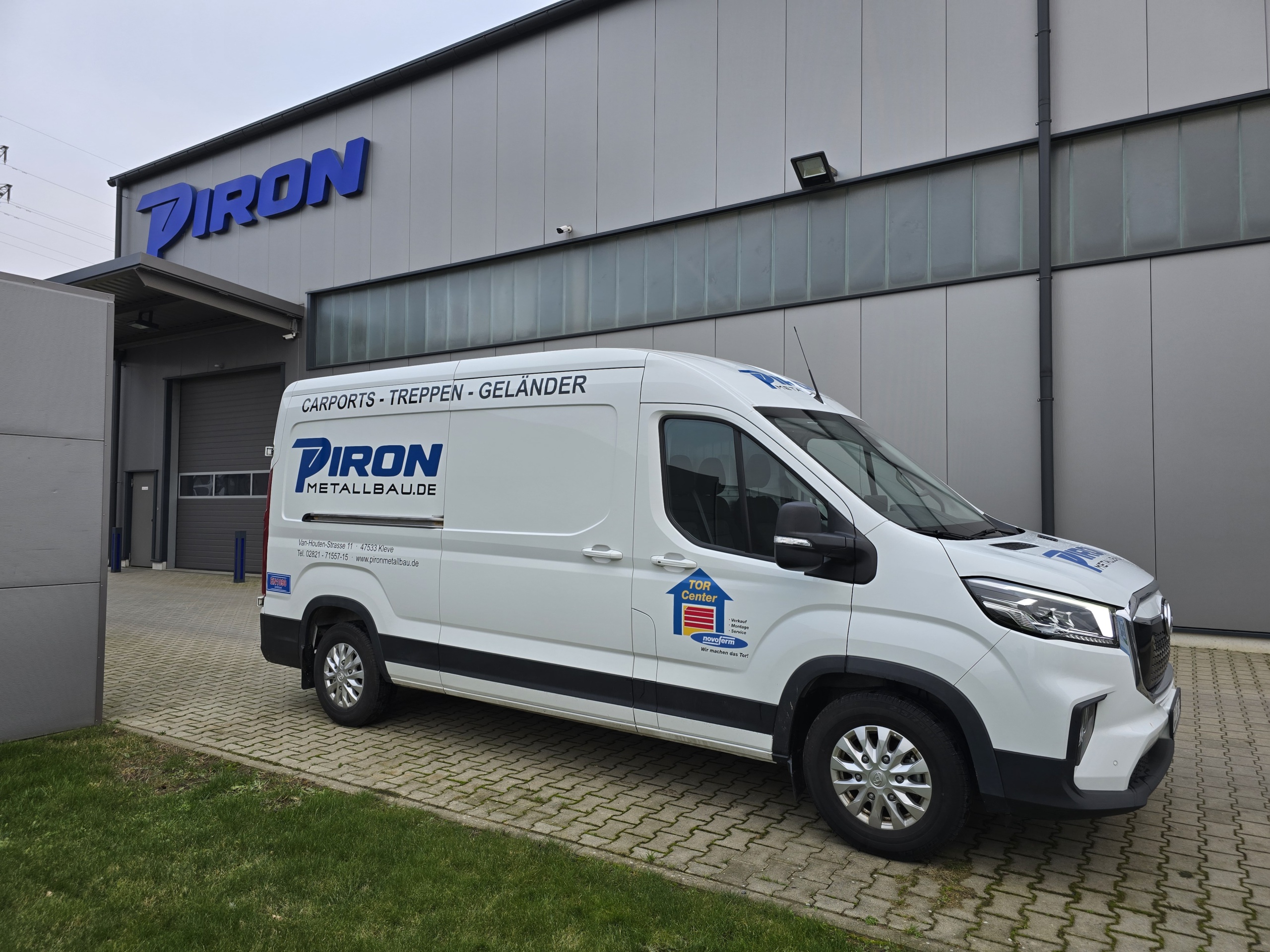 Nachhaltig unterwegs: Neuer Elektro-Transporter bei Piron Metallbau in ...